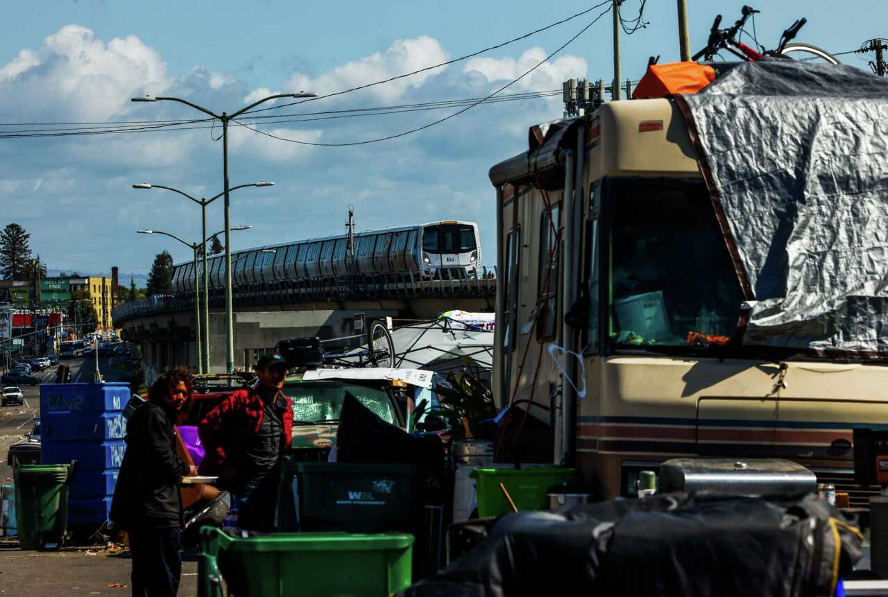 With state pushing back, Oakland delays vote on controversial homeless ...