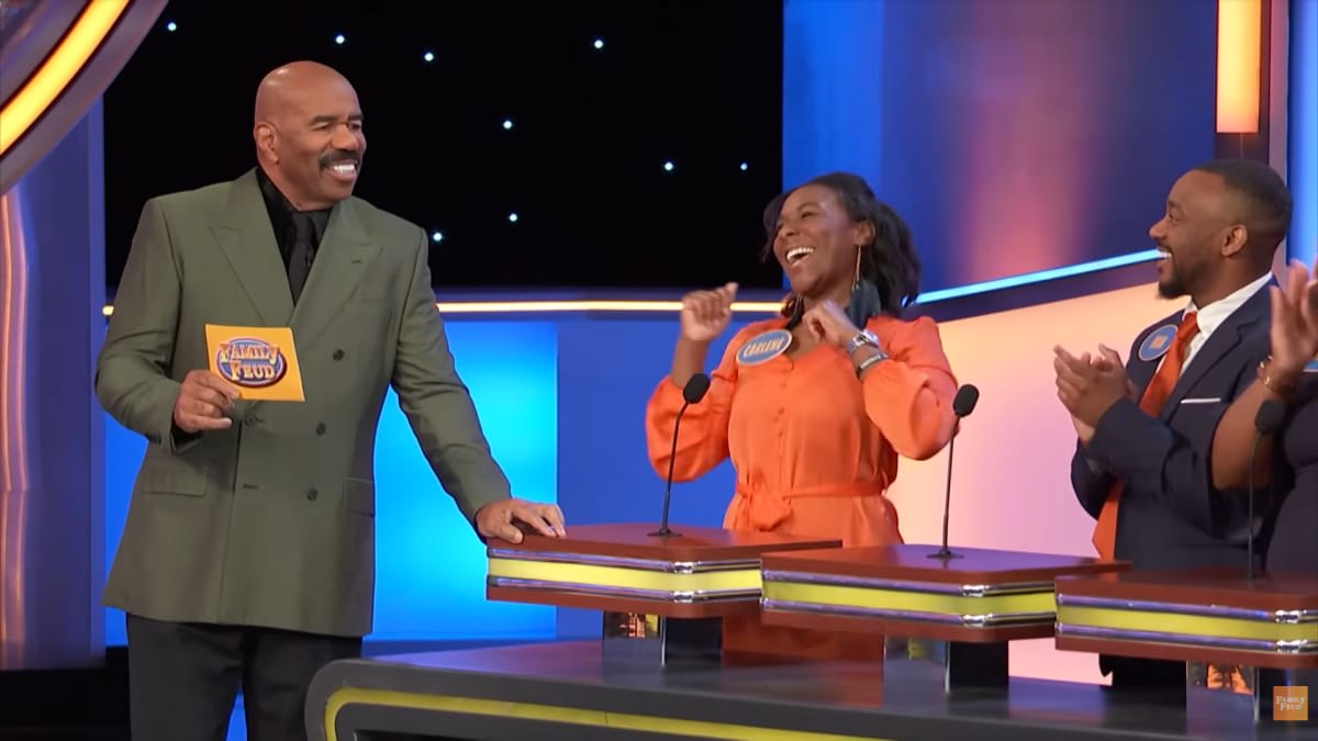 'Family Feud' host Steve Harvey gives contestant a fist bump after ...