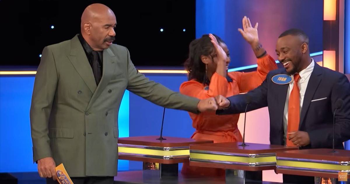 'Family Feud' host Steve Harvey gives contestant a fist bump after ...