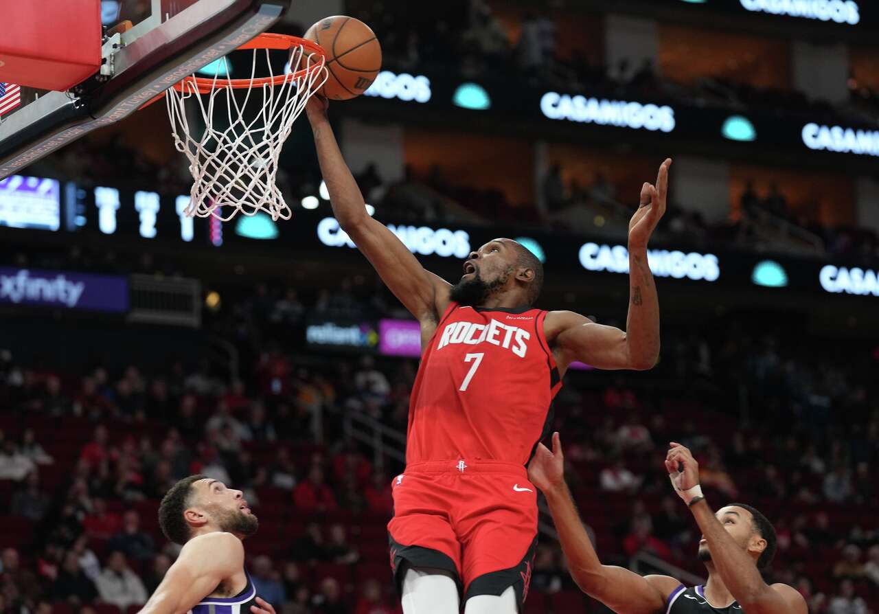 Don't tell modern NBA, but Rockets shot just four 3s in a half and offense still cooked the Kings