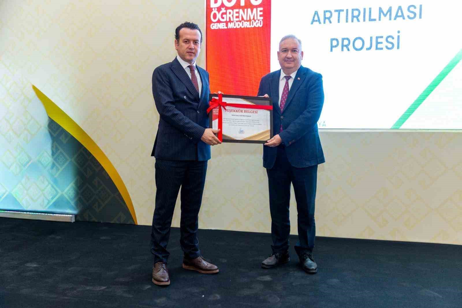 Niğde Halk Eğitimi Merkezi, Türkiye’nin en başarılı 10 kurumu arasında ...