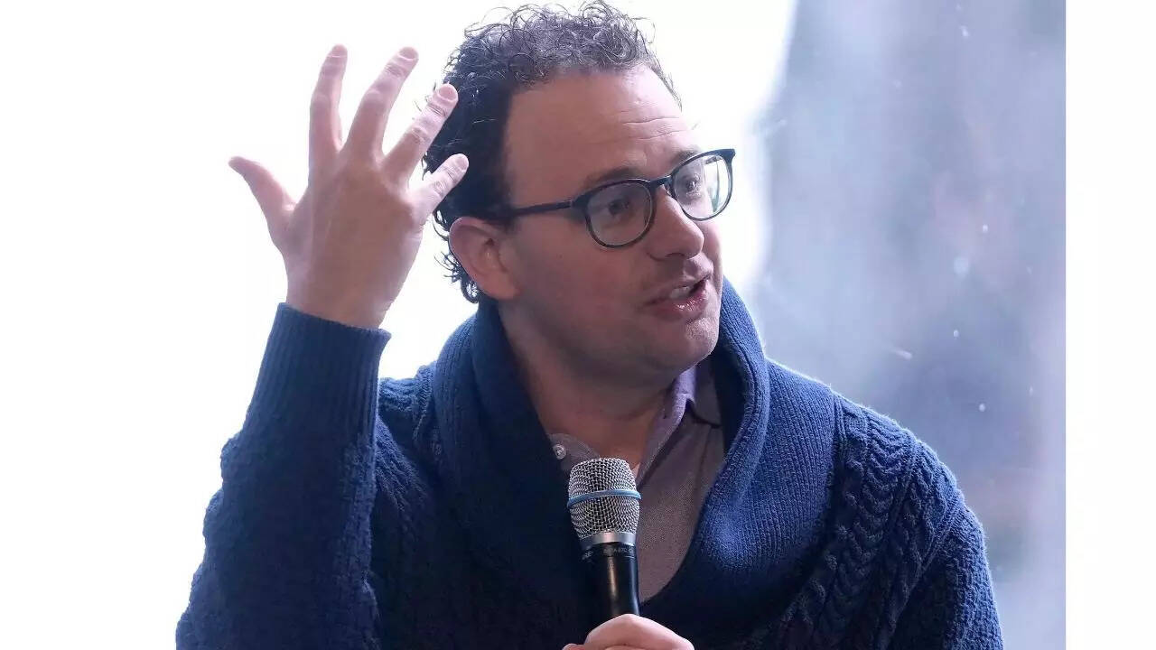 Anthropic CEO Dario Amodei makes fun of 'Code Red' at OpenAI and Google ...