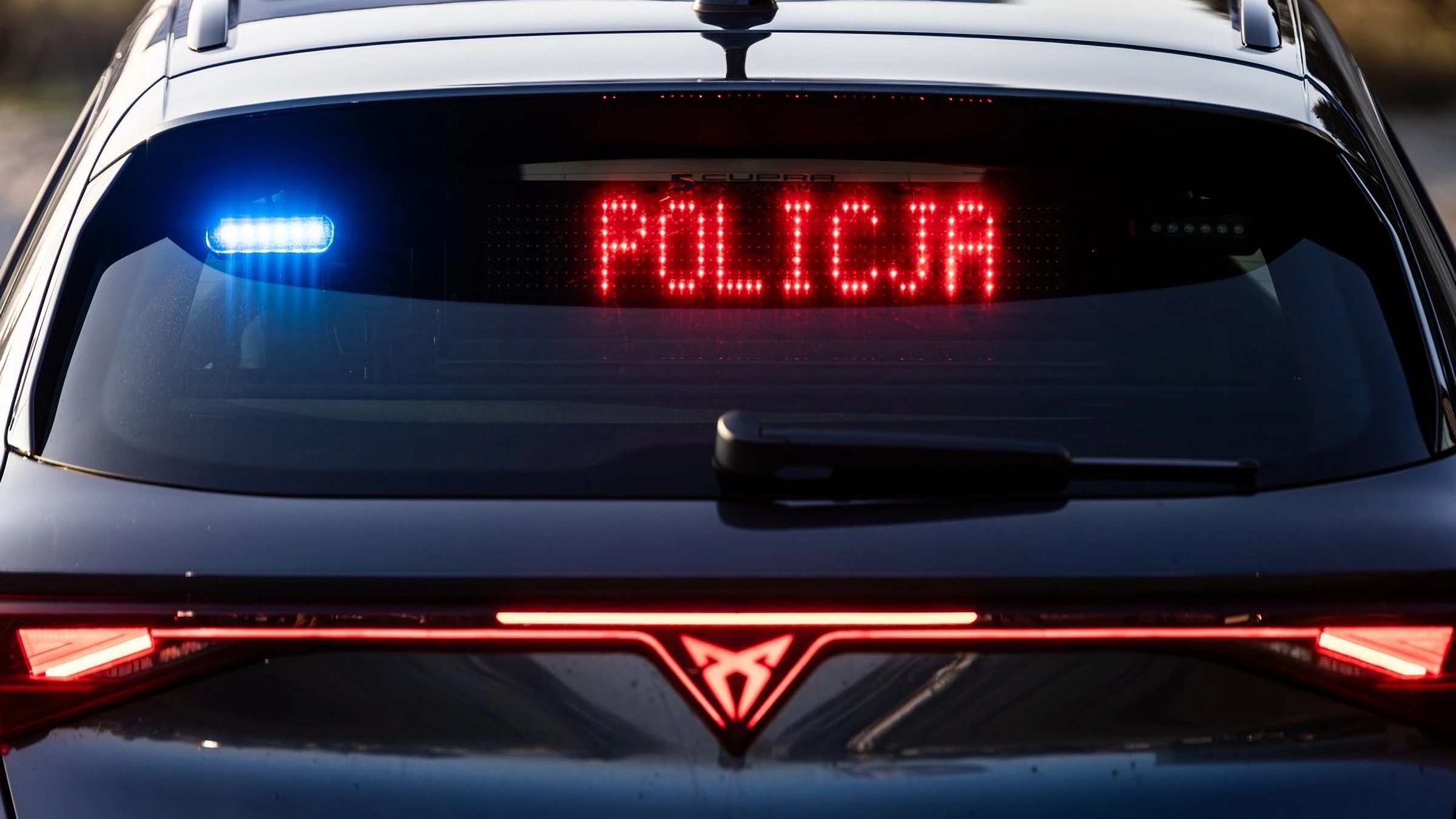 Policja ma dziwne nieoznakowane radiowozy. To chińskie auta? Znasz ten ...