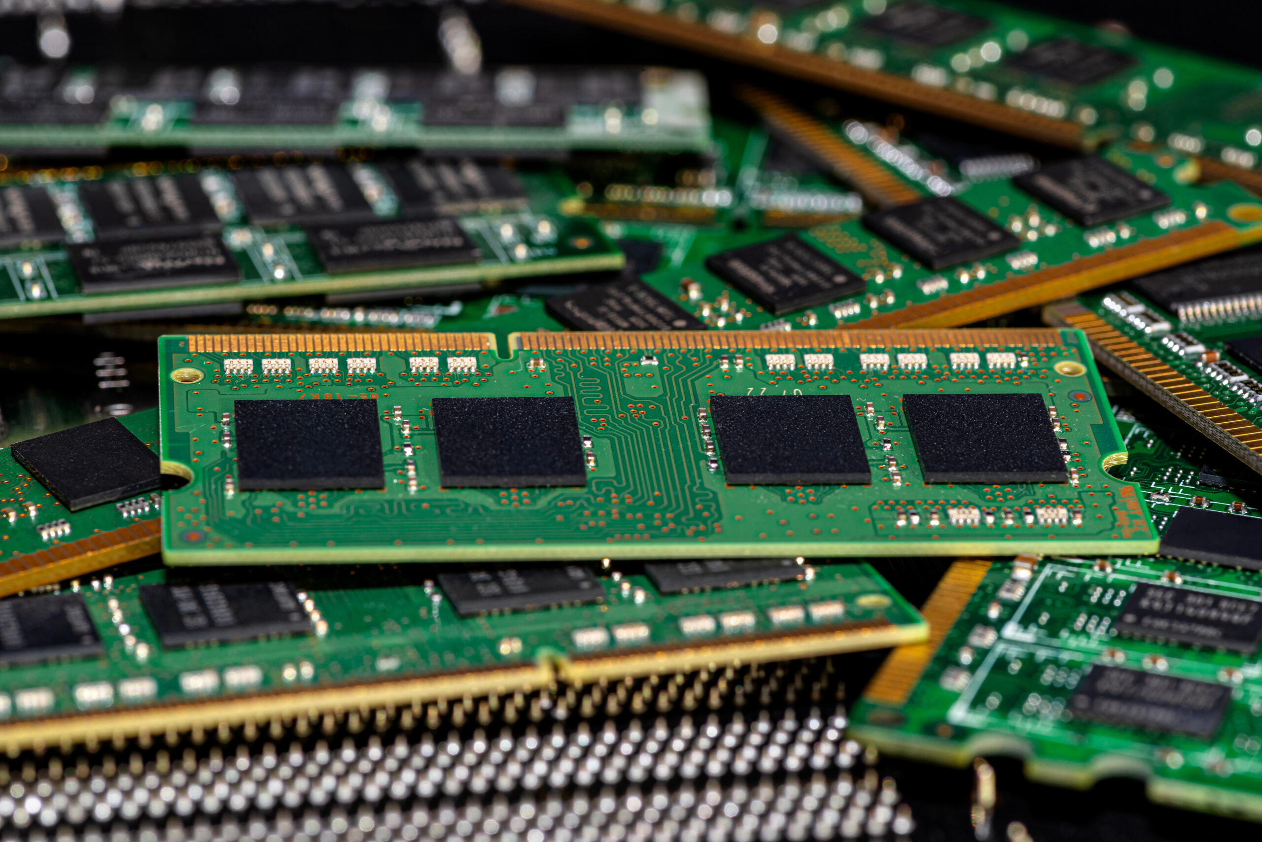 Zestawy PC bez pamięci, kości droższe o 230%, czyli różne oblicza ...