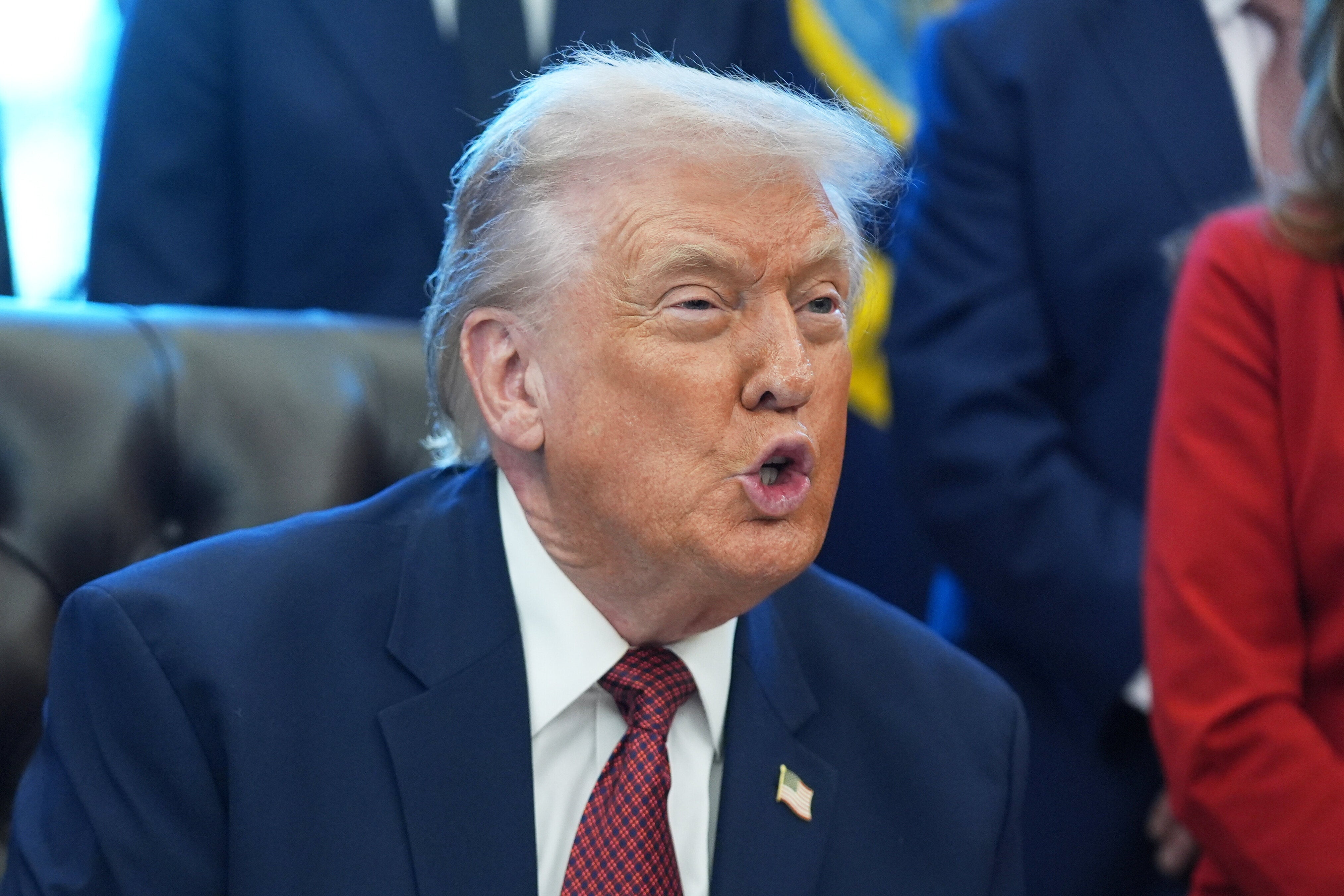 White House sparks cringe with bizarre Trump holiday picture and headline