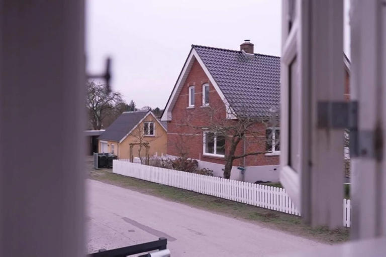 Anbringelsesdømt gik frit rundt i landsby i månedsvis: «Jeg er bekymret for, om han gør andre ondt»