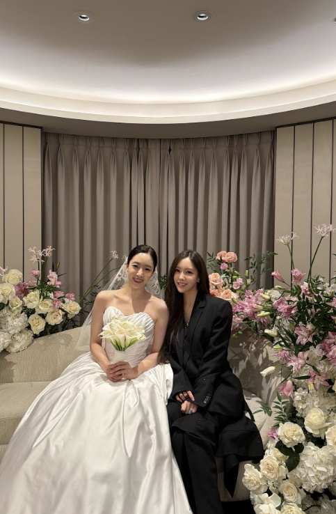 Hyomin steps out with her ♥ husband for Hahm Eun-jung’s wedding... "Not ...