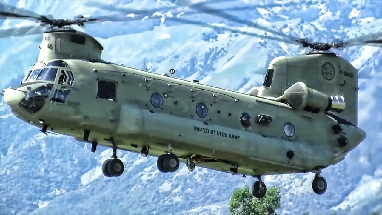 CH-47F Chinook in action • Fastest military transport helicopter in the ...