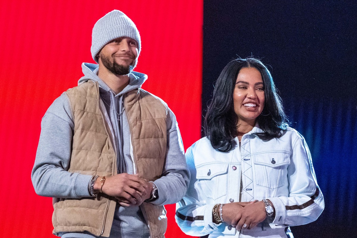 Ayesha Curry’s gesture towards Steph Curry draws attention