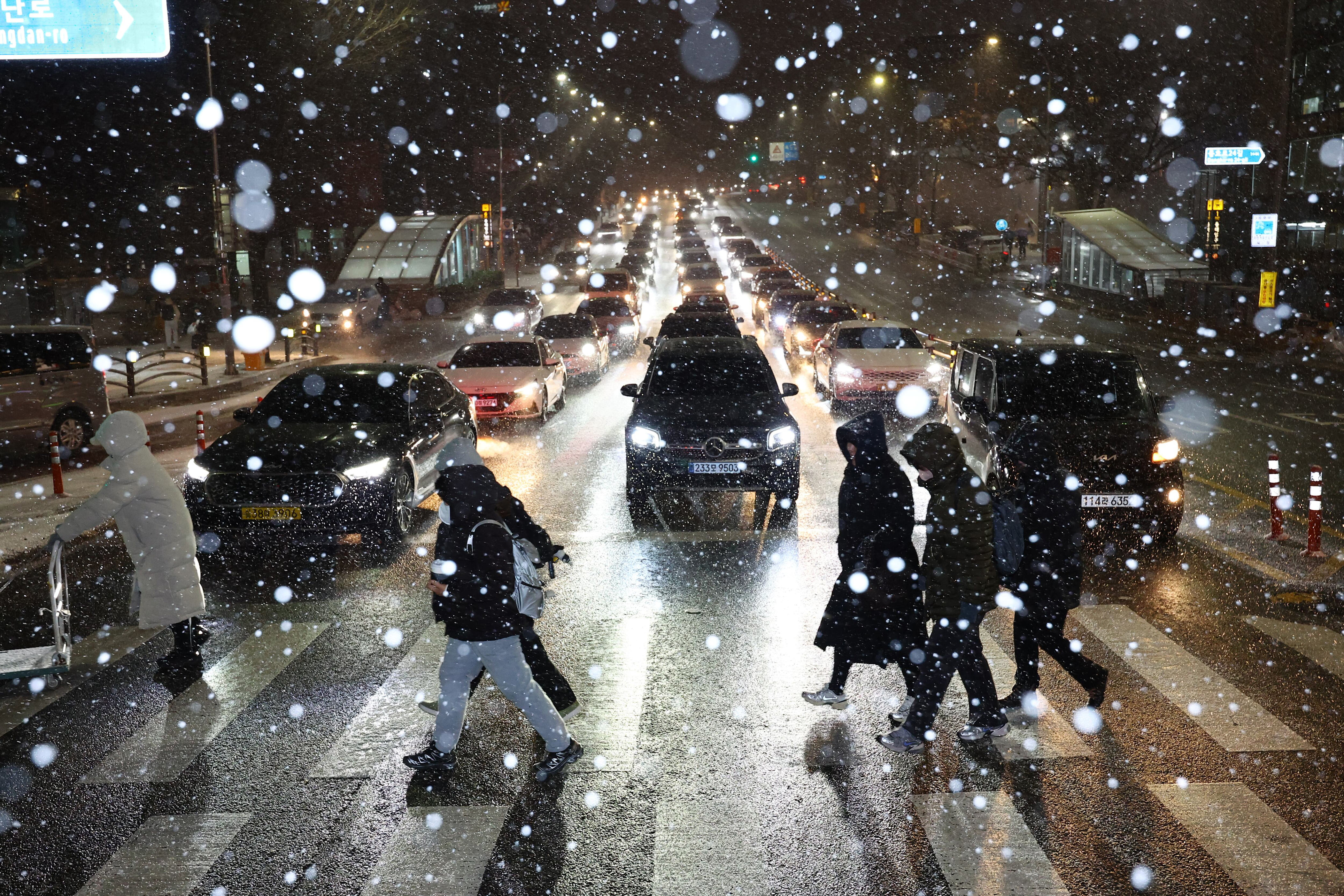 Heavy snow alert upgraded, disaster headquarters activated