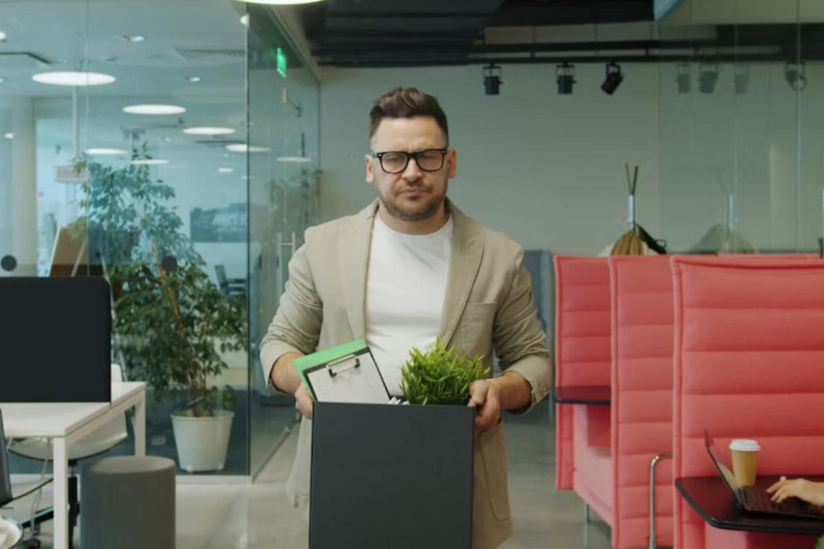 3 in 10 US firms slash jobs before Christmas, leaving 1.1M Americans ...