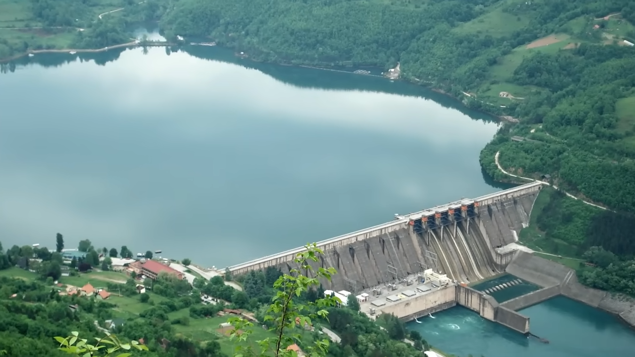 What really happens when groundwater moves around structures