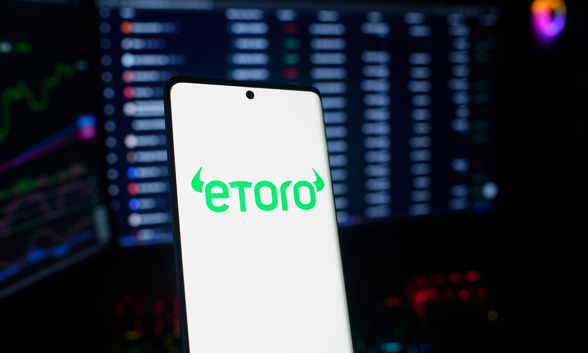 Etoro launches paid subscription: With a debit card and cashback paid ...