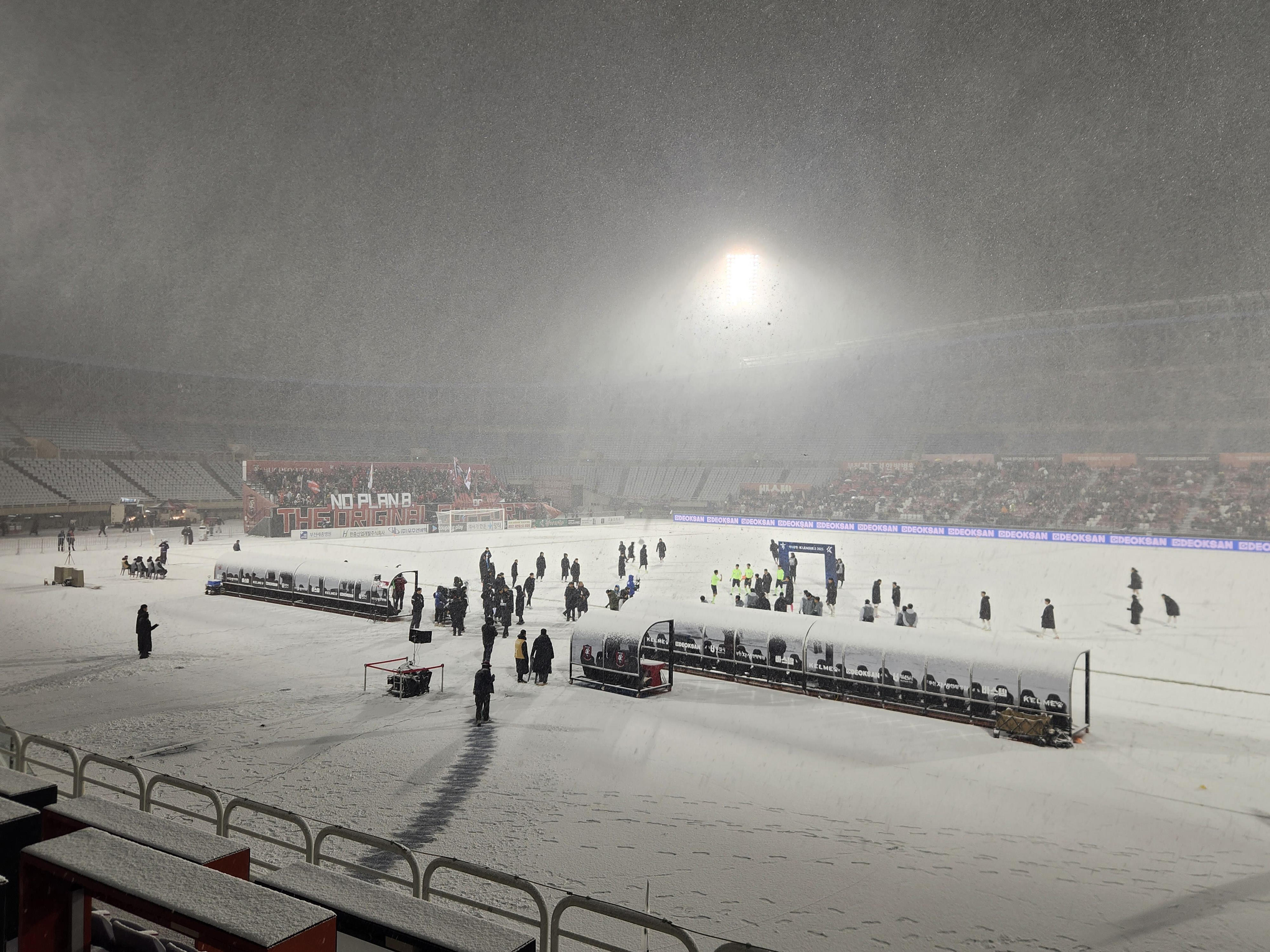 Heavy snow cancels first K League match; Bucheon-Suwon FC playoff postponed