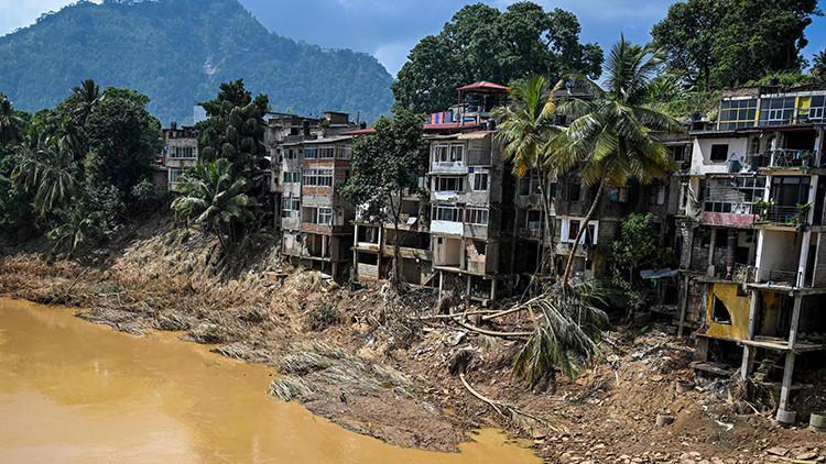 Güney Asya'da 1 haftada 1500'den fazla ölüm: Can kayıpları devam ediyor