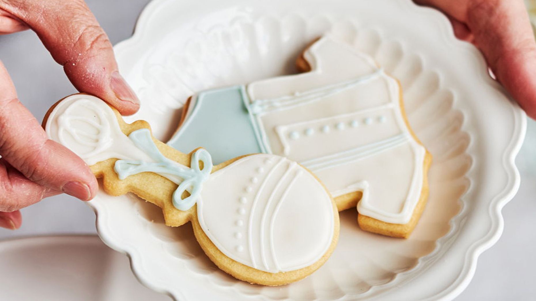 How to decorate shortbread cookies with royal icing