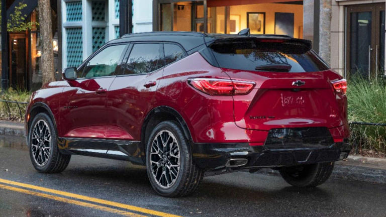 10 SUVs and crossovers that still feature a six-cylinder engine