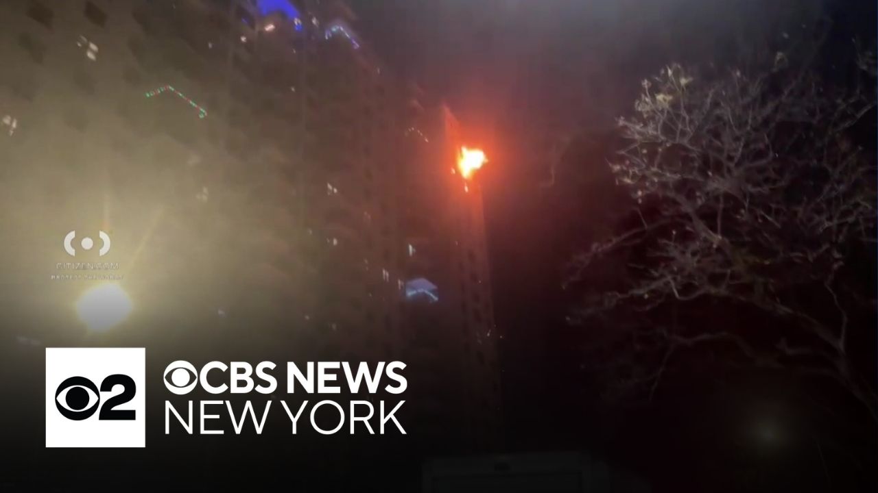 1 hospitalized in Bronx high-rise fire, FDNY says