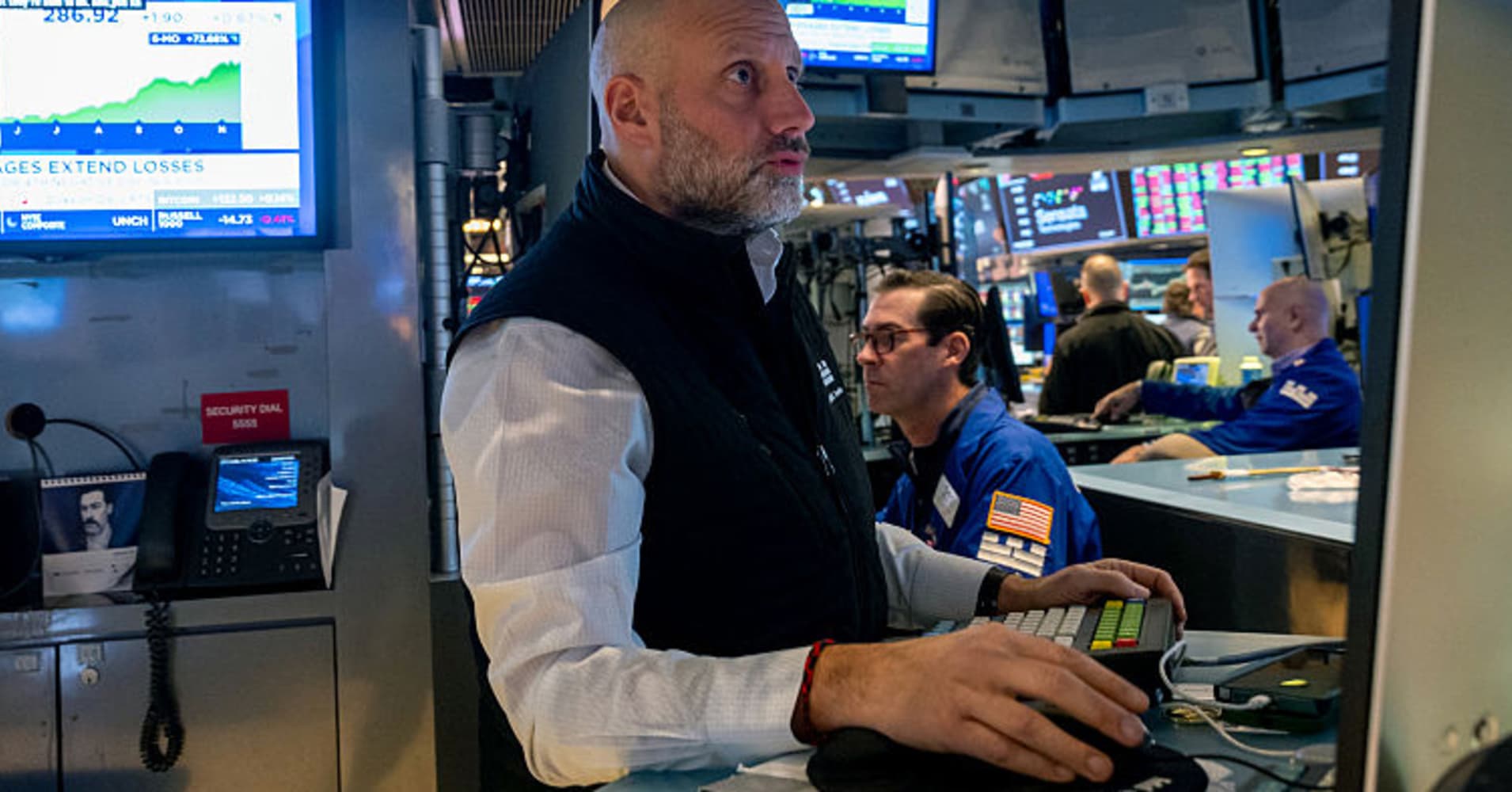 Treasury yields rise slightly even as traders continue to bet on a ...