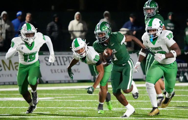 Venice football faces rematch with Lake Mary in state semifinals