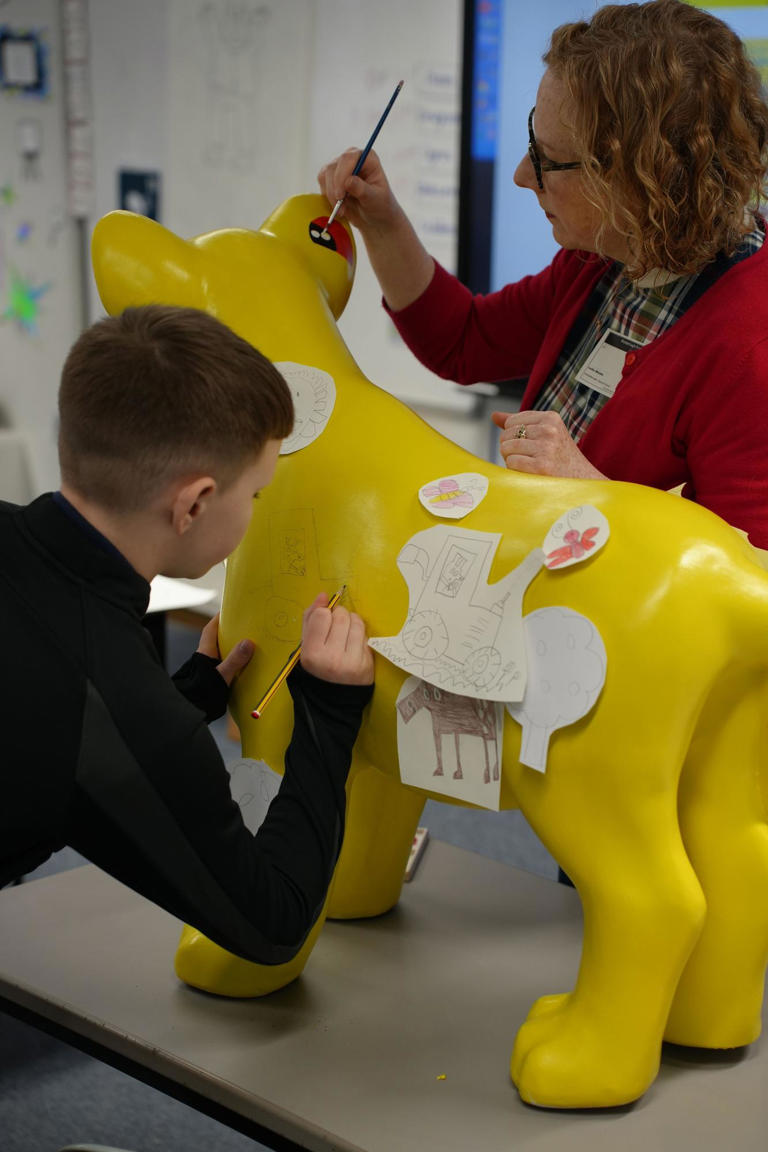 Bestselling illustrator leads cub-painting masterclass at Mosborough ...