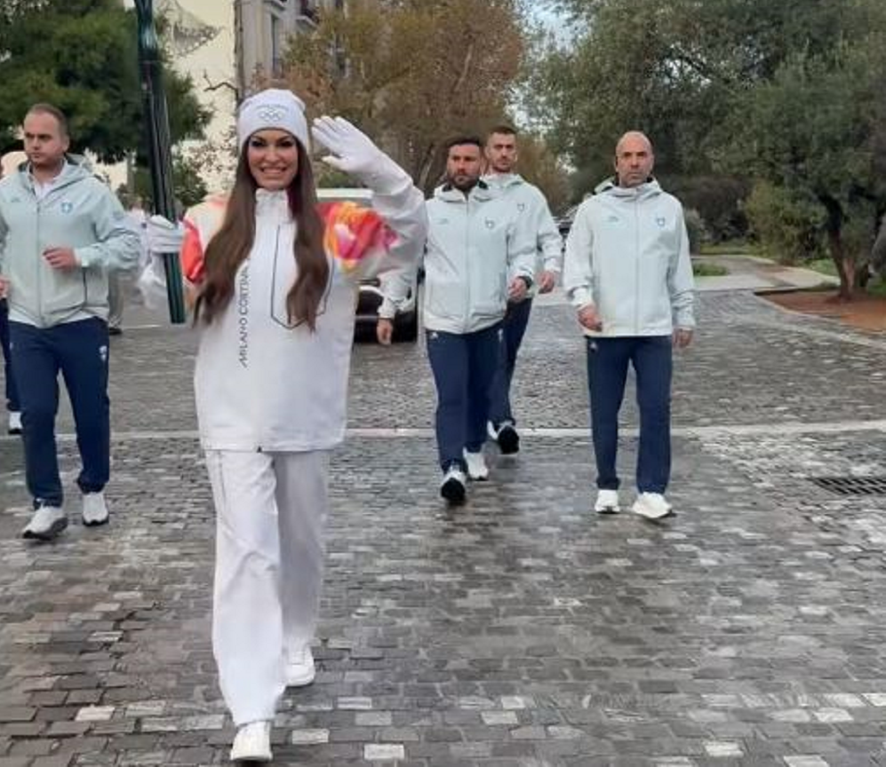 Λαμπαδηδρόμος η Κίμπερλι Γκίλφοϊλ – Έτρεξε με την Ολυμπιακή Φλόγα στους ...