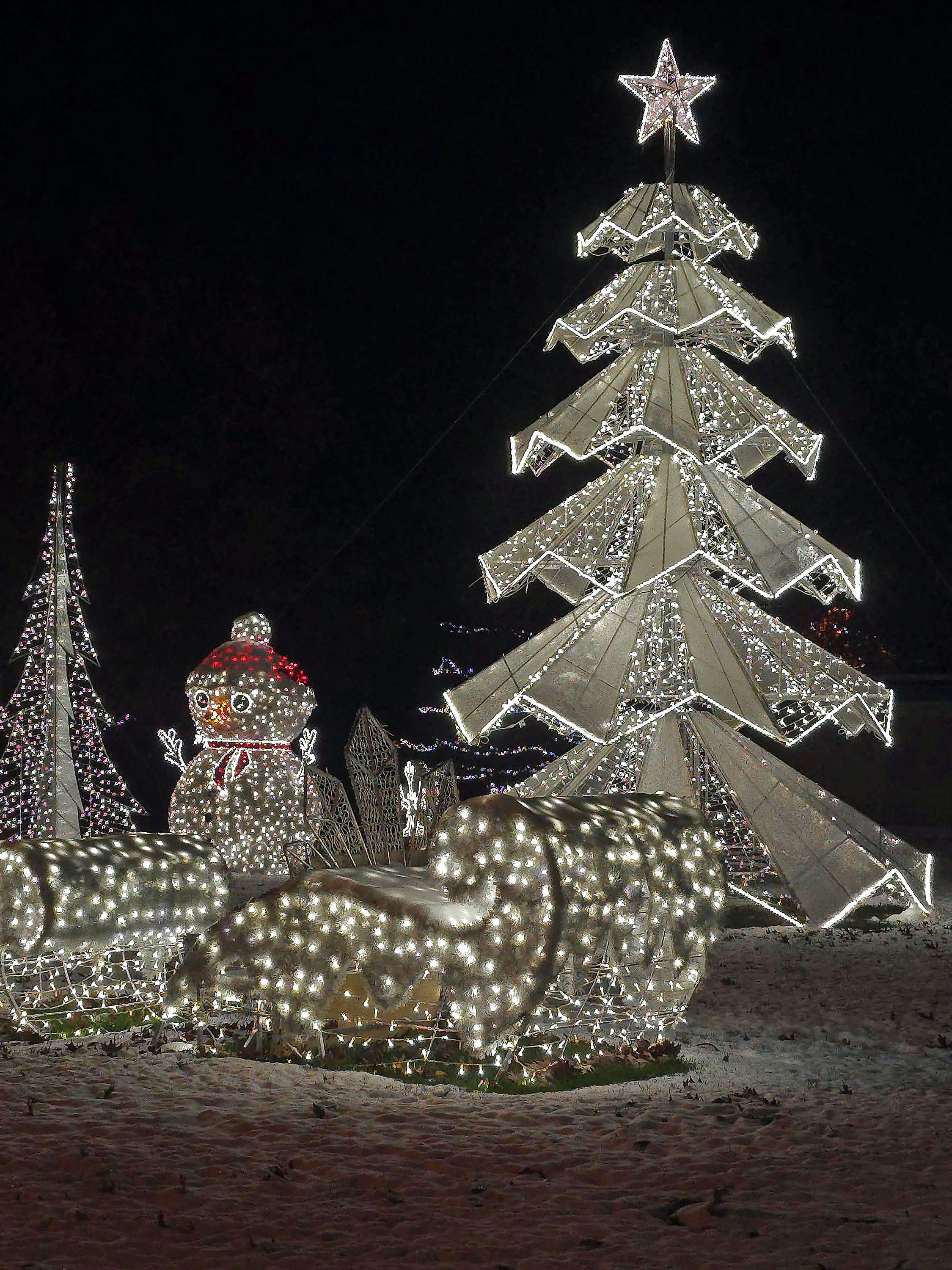 Veterans United's Christmas lights display celebrating final year
