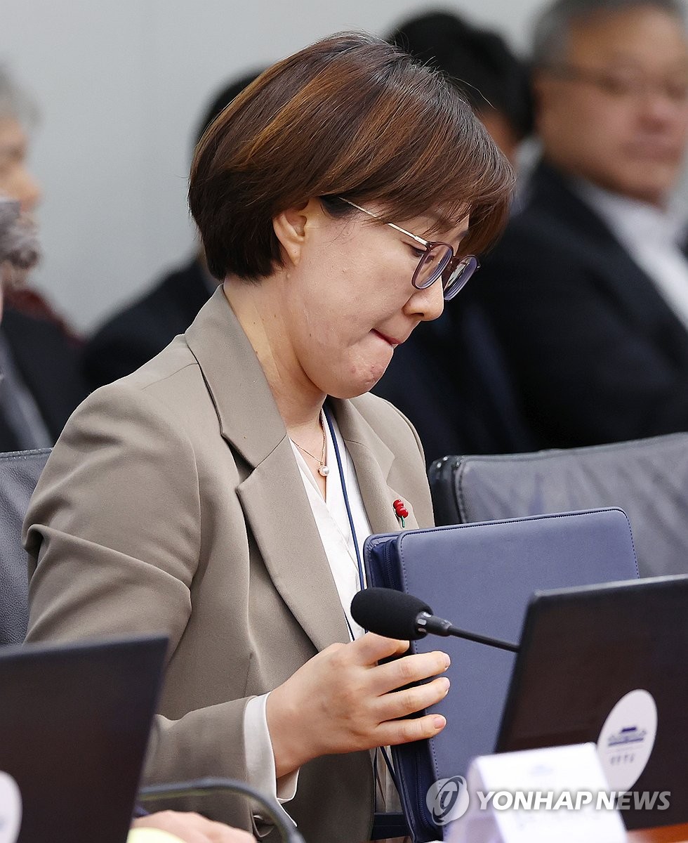 Lee's personal secretary, longtime aide