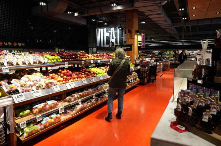 Canadian families could pay $1,000 more for groceries in 2026, report warns