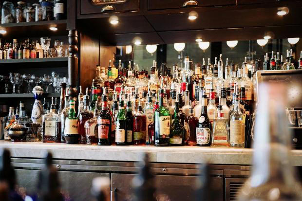 Popular bar and restaurant near Glasgow hits market