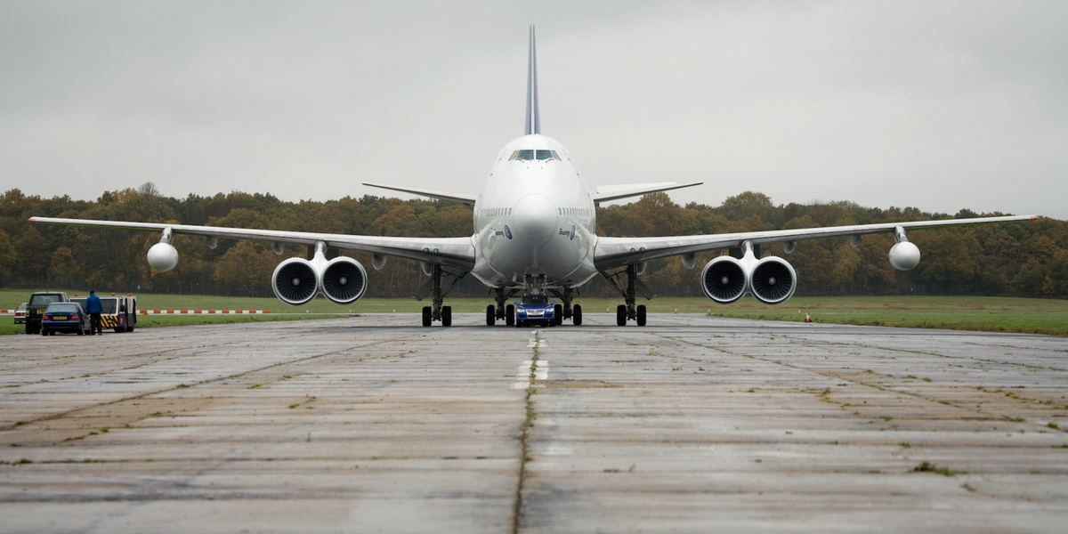 19 años del día que Volkswagen maravilló al mundo: Así arrastró su V10 TDI a todo un Boeing 747