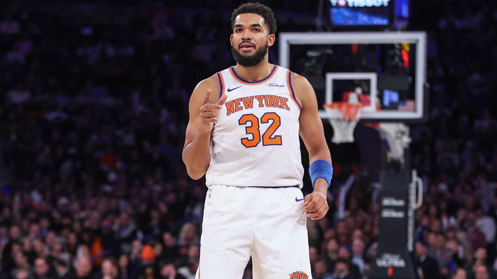 Watch Knicks’ Karl-Anthony Towns throw an absolute dime to OG Anunoby ...