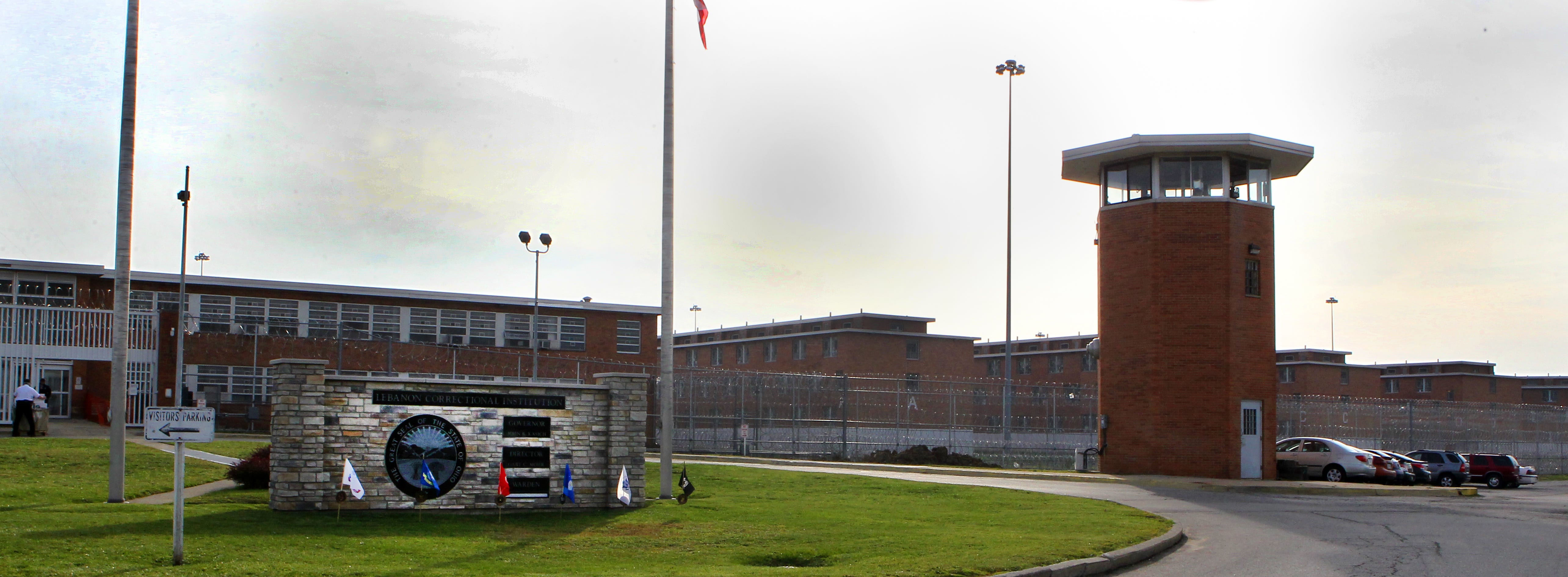 Prison employees put on leave after inmate death in Warren County