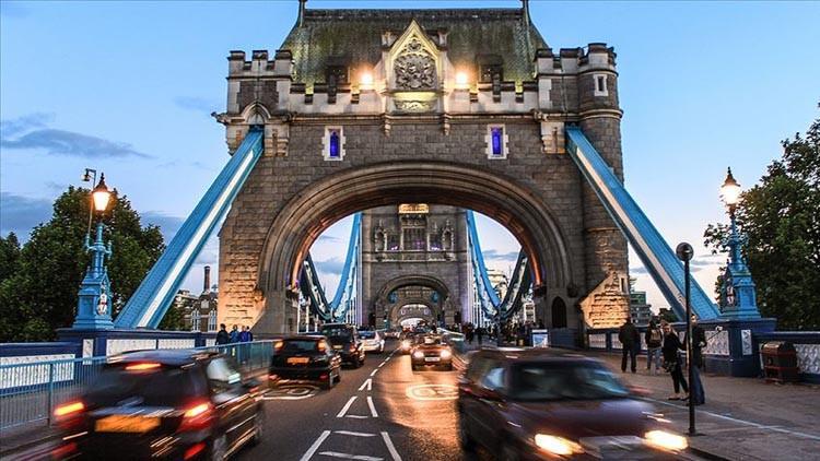 Londra'da sıkışık trafiğe zam