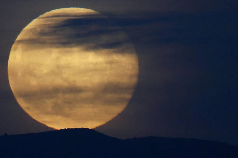 December's supermoon: Behind final full moon of 2025 and when it peaks