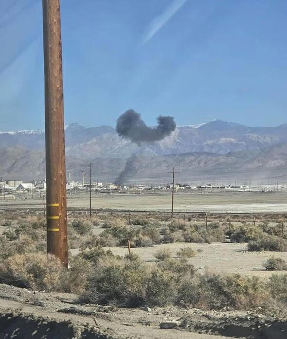 Video shows F-16 Thunderbird crash in California with pilot ejecting in ...