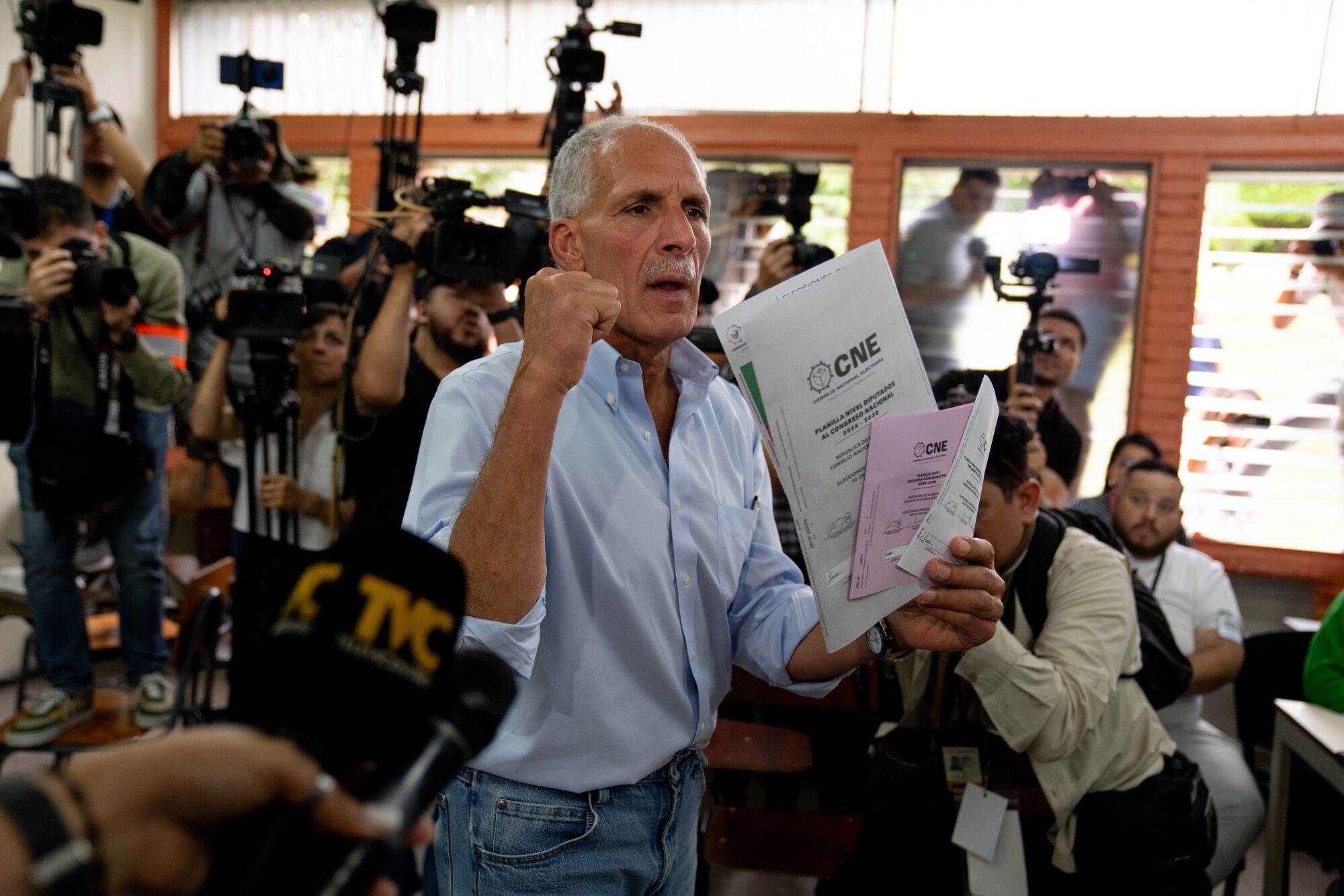 Trump-backed candidate Asfura retakes lead in Honduras vote