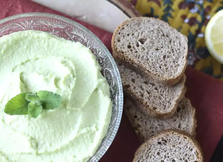 Romige avocadomayonaise met hardgekookt ei - zonder rauw ei