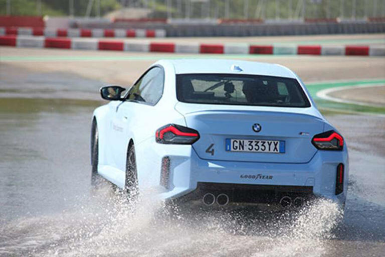 BMW Driving Experience Natale 2025: sconto 15% sui corsi di guida e ...
