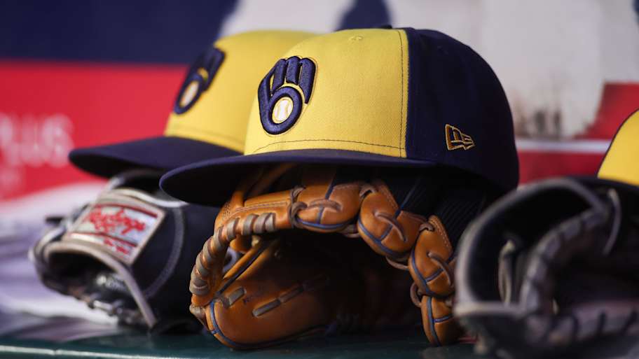 Brewers have 'tremendous interest' in Gold Glove winner