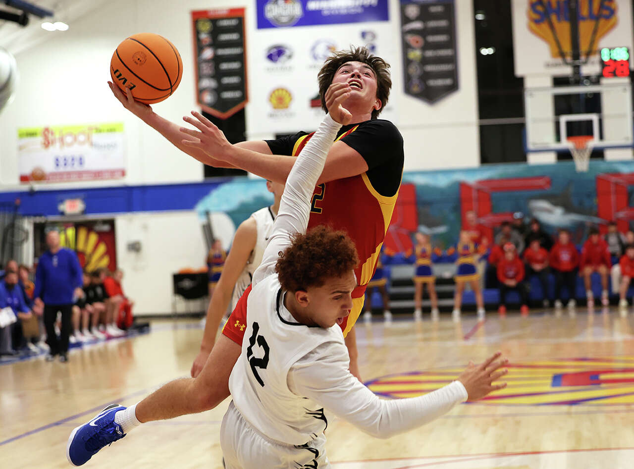 Roxana boys basketball continues surge, beats Carbondale to reach 4-1