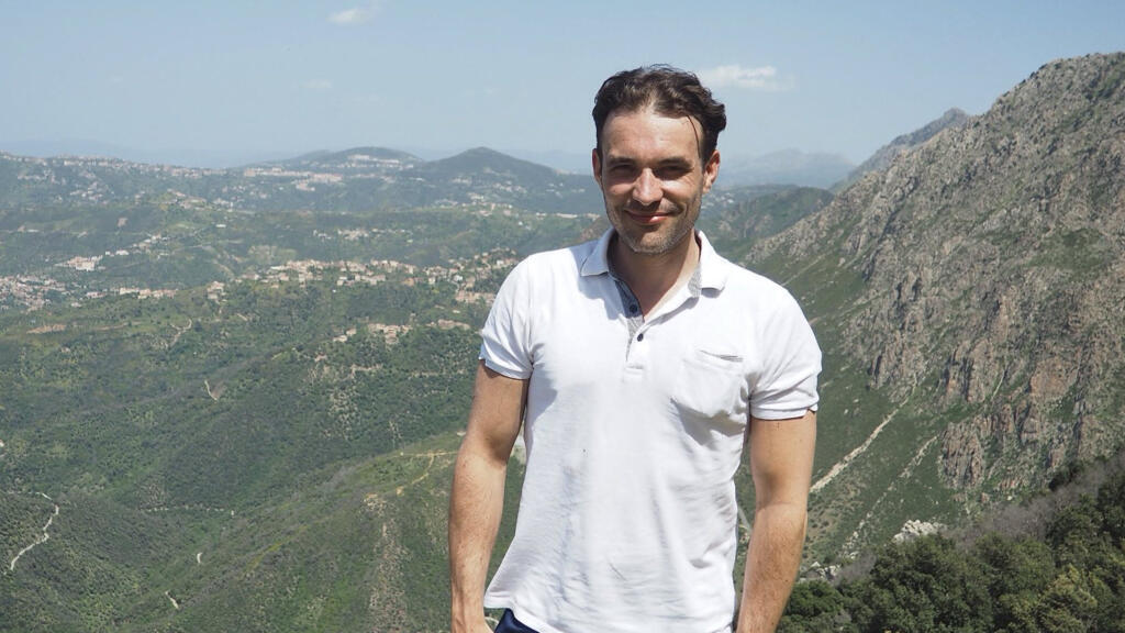 En Algérie, Christophe Gleizes a reçu sa première visite en prison d'un ...