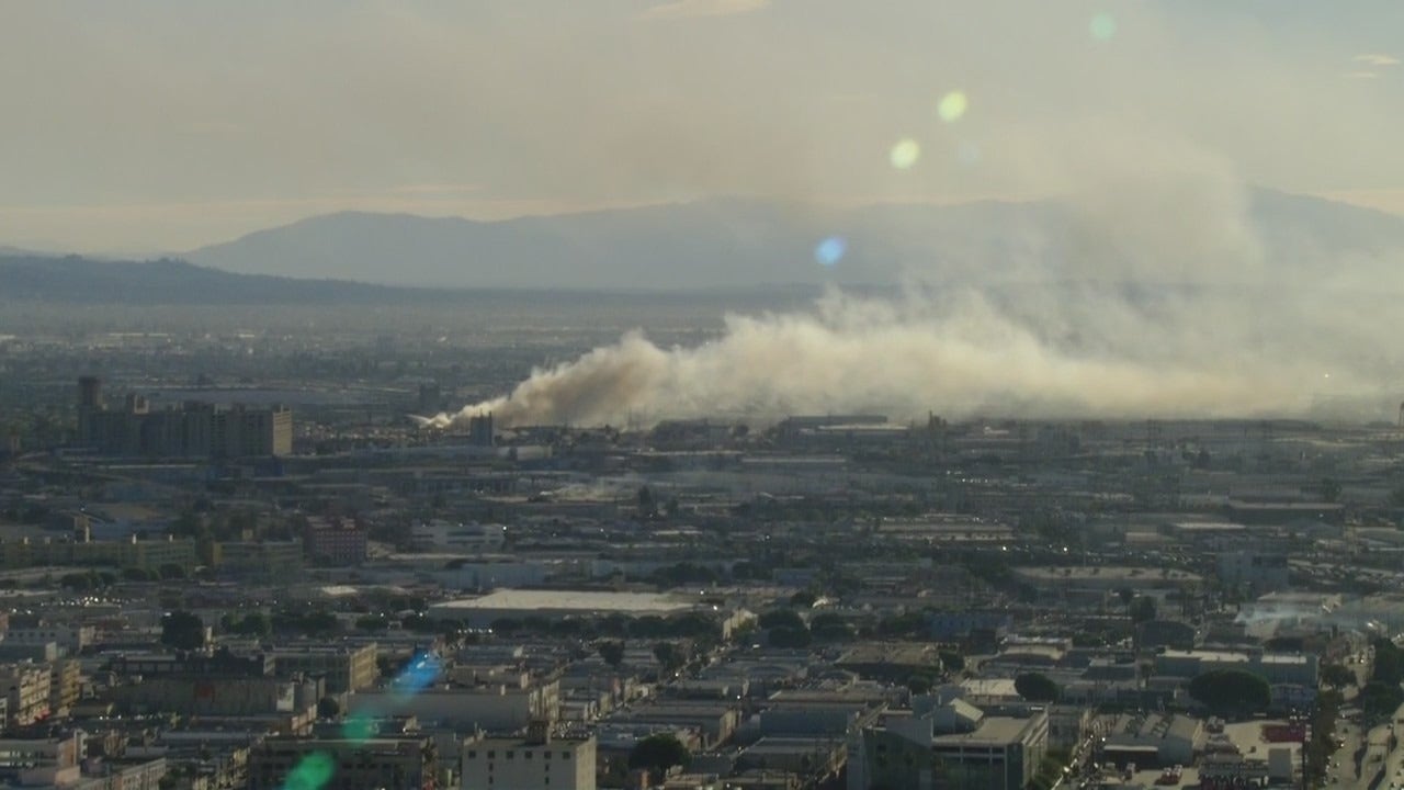 Firefighter injured after massive Boyle Heights fire sends large plume ...