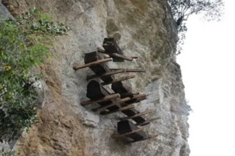 Truth behind ancient 'hanging coffin' tribe as experts find they're ...
