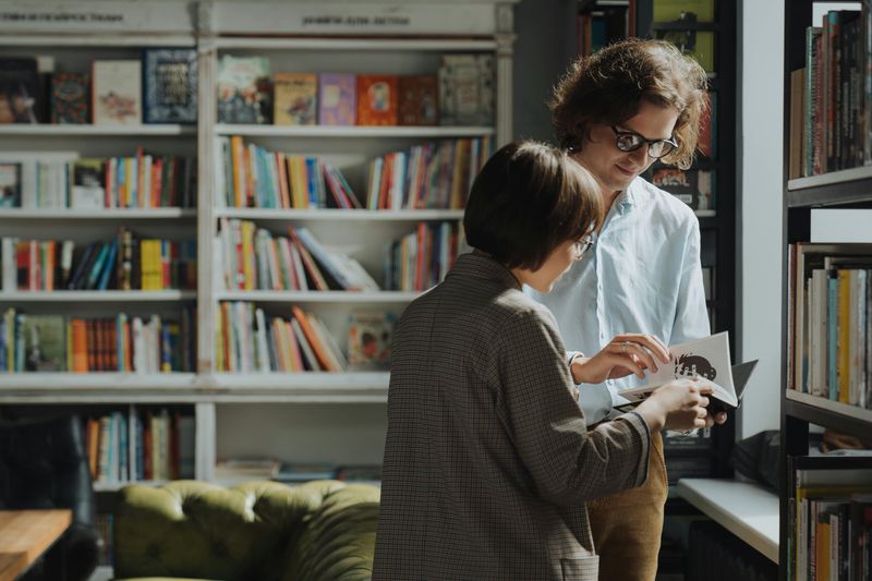 13 reasons men look at other women (even when they're in love with you)