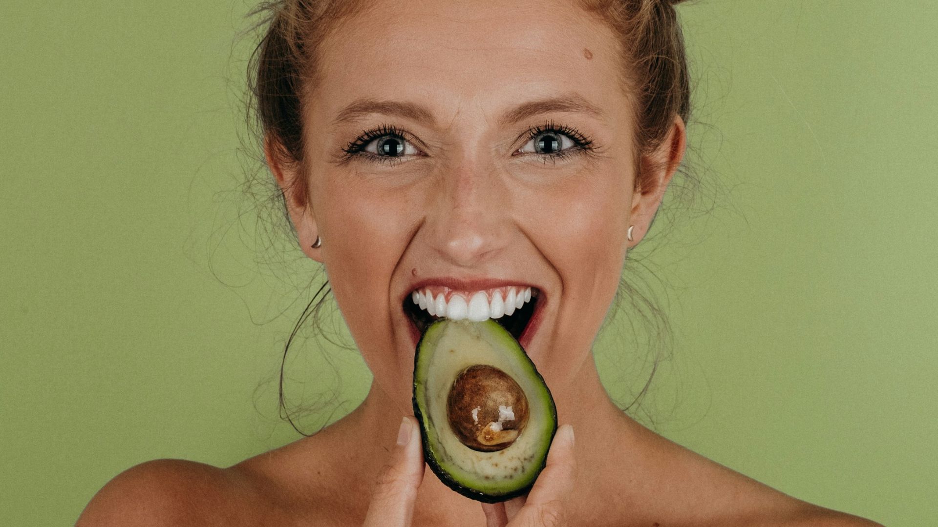10 foods that help fight inflammation & 10 that fuel it