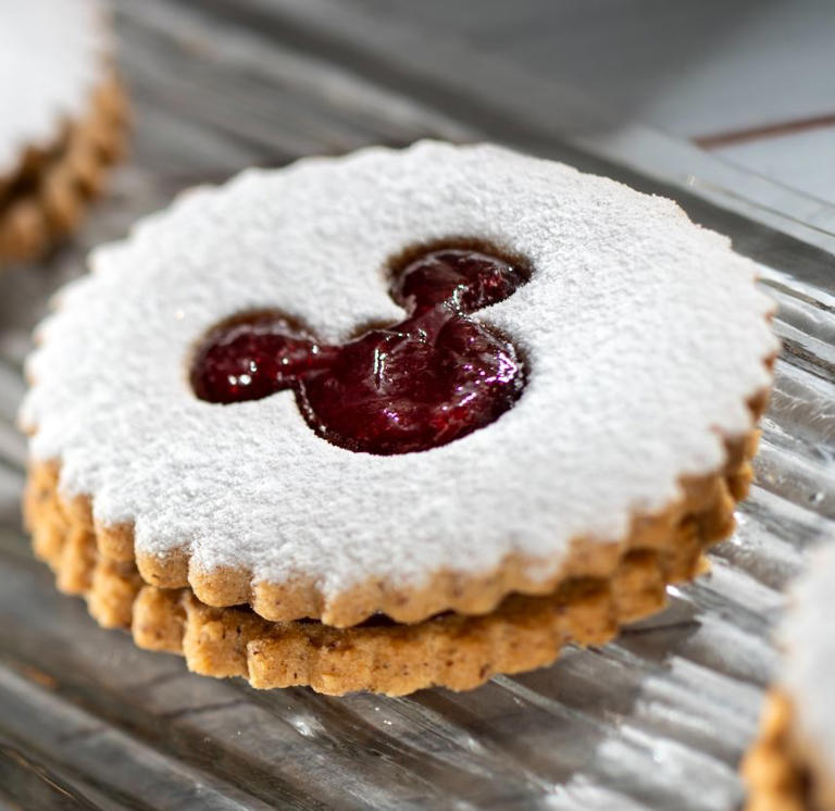 EPCOT Festival of the Holidays hazelnut linzer cookie with raspberry ...