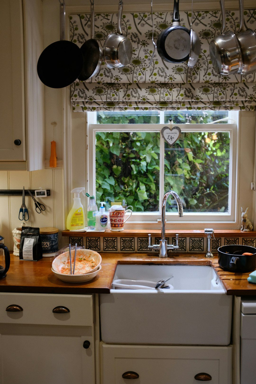 3 daily habits that make your home feel cluttered