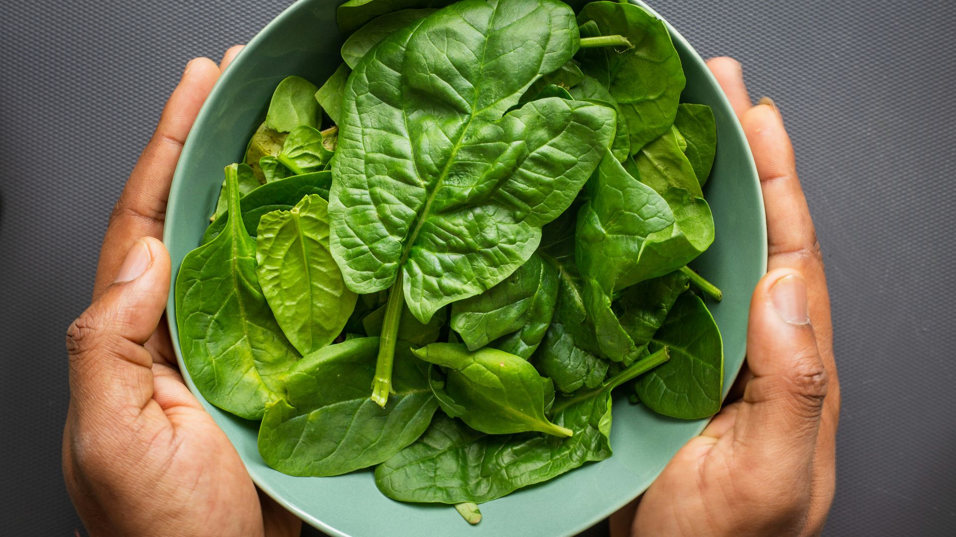 10 foods that help fight inflammation & 10 that fuel it
