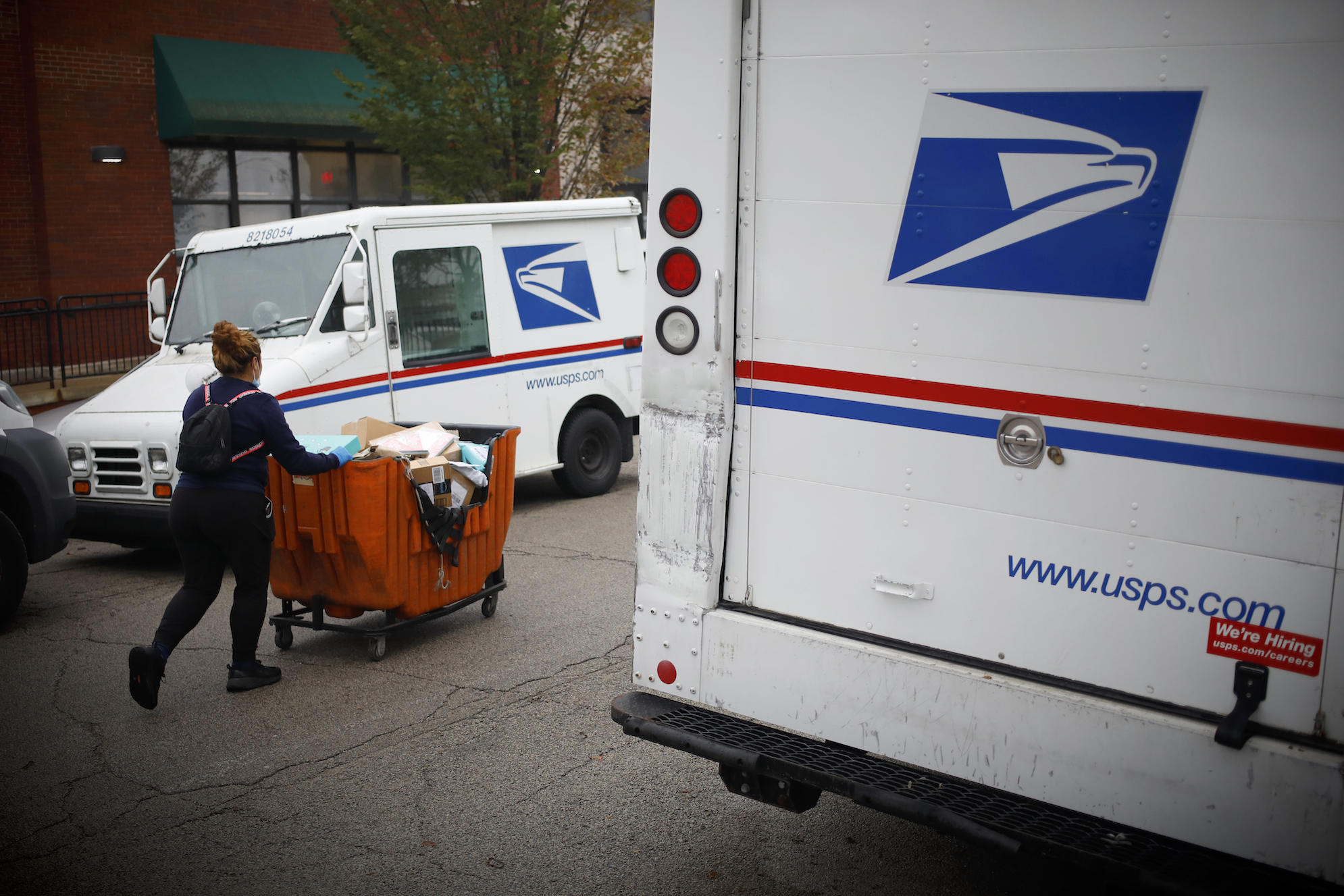 Amazon reportedly considering dropping USPS and building a competing ...